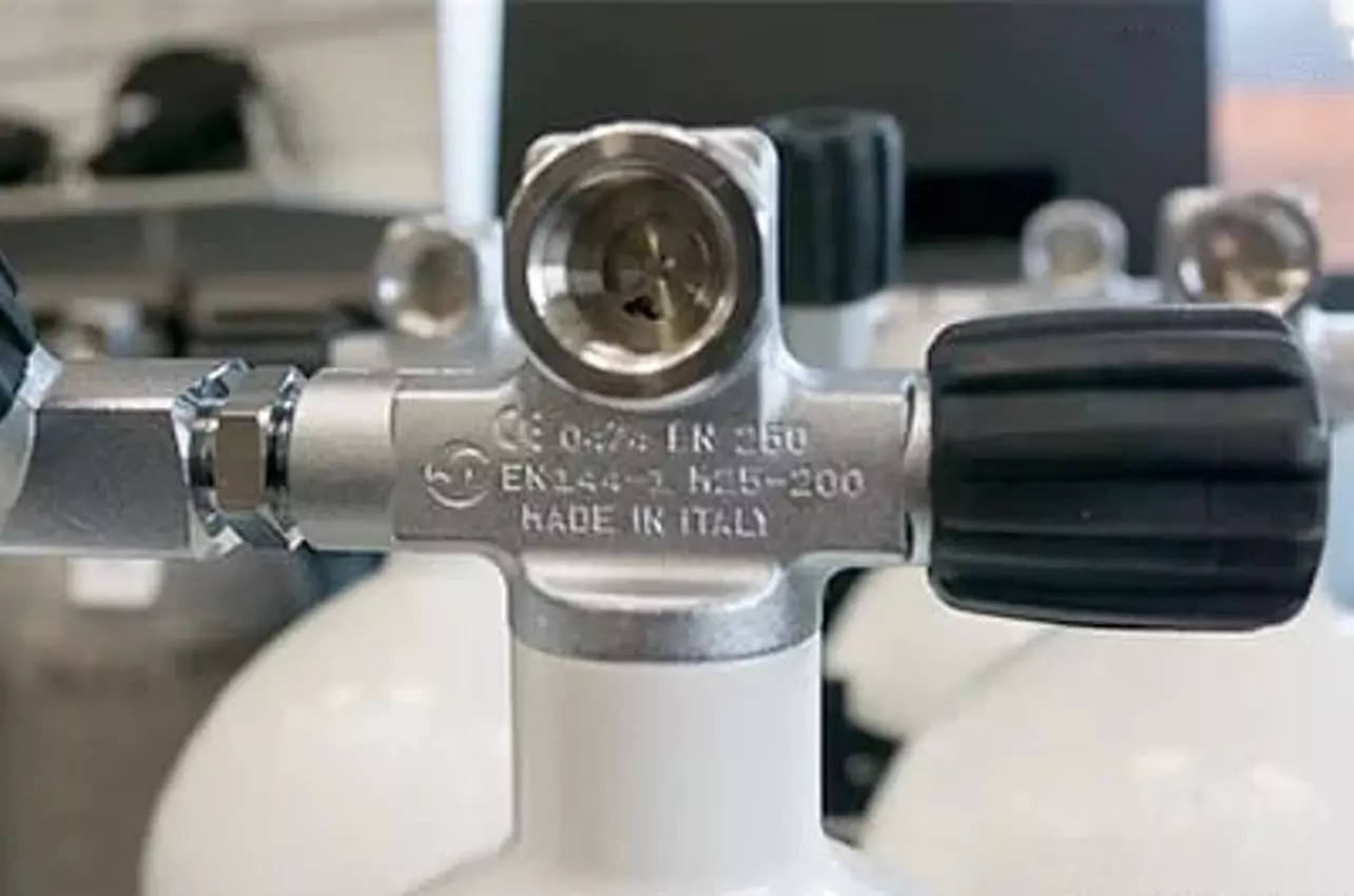 Dive Cylinder Valves | Manifolds